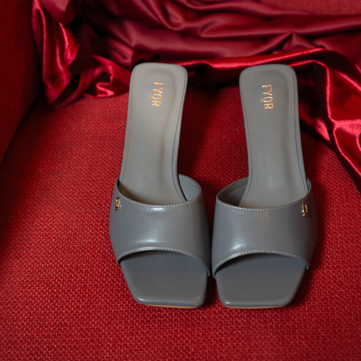 Buy Shoes Online UAE | Free Delivery & Easy Returns | Fyor